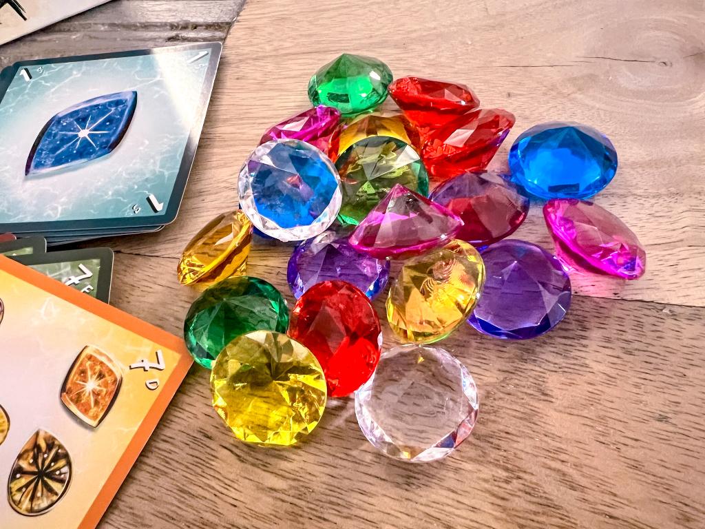 Découvrez le jeu de cartes Shokoba de MJ GAMES et son sac de pierres ...